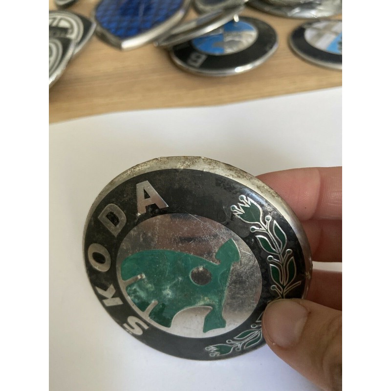 SKODA ORIGINE MONOGRAMME LOGO EMBLÈME INSIGNE CUSTODES SIGLES